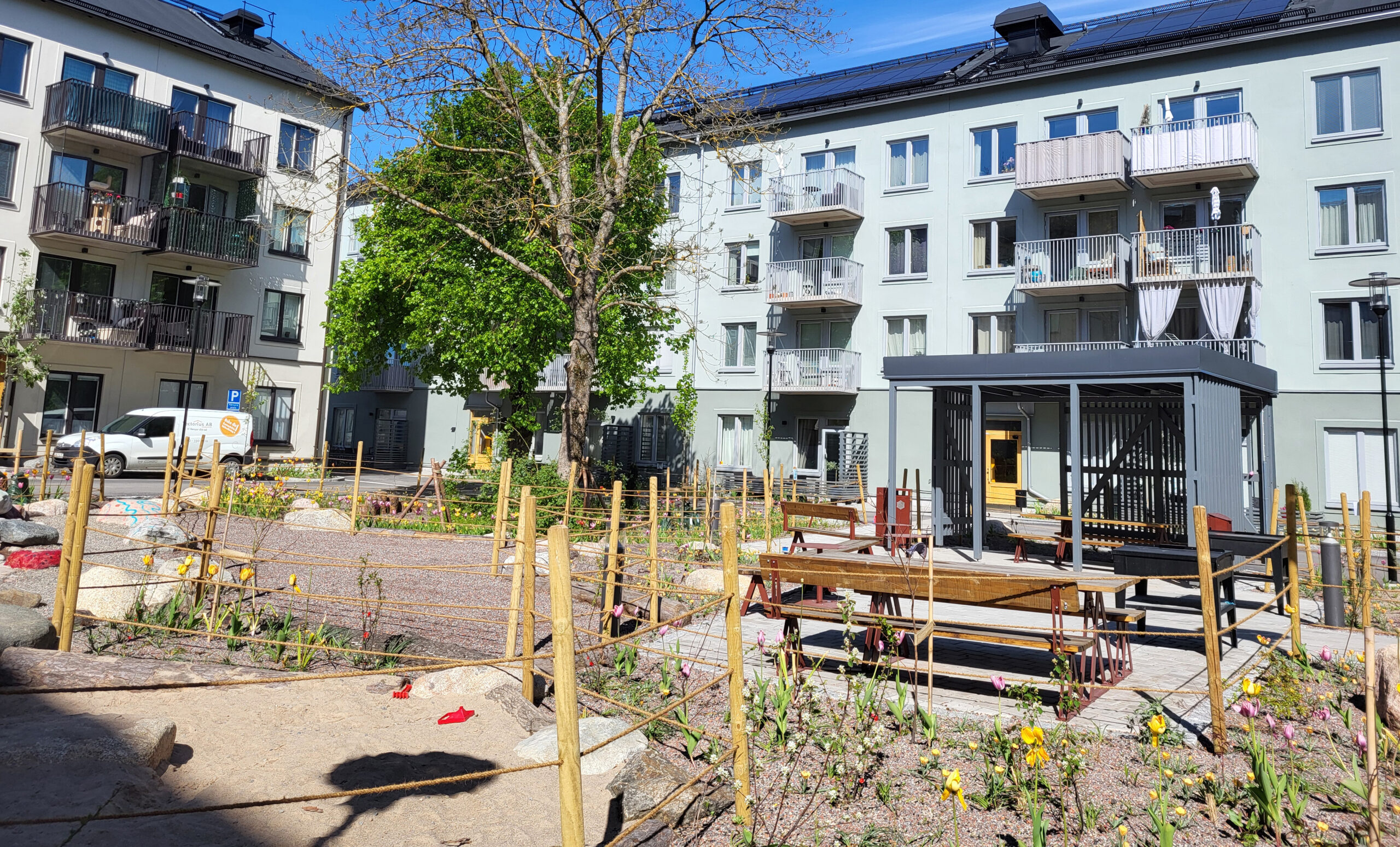 Lekotopisk bostadsgård i söderort - Urbio